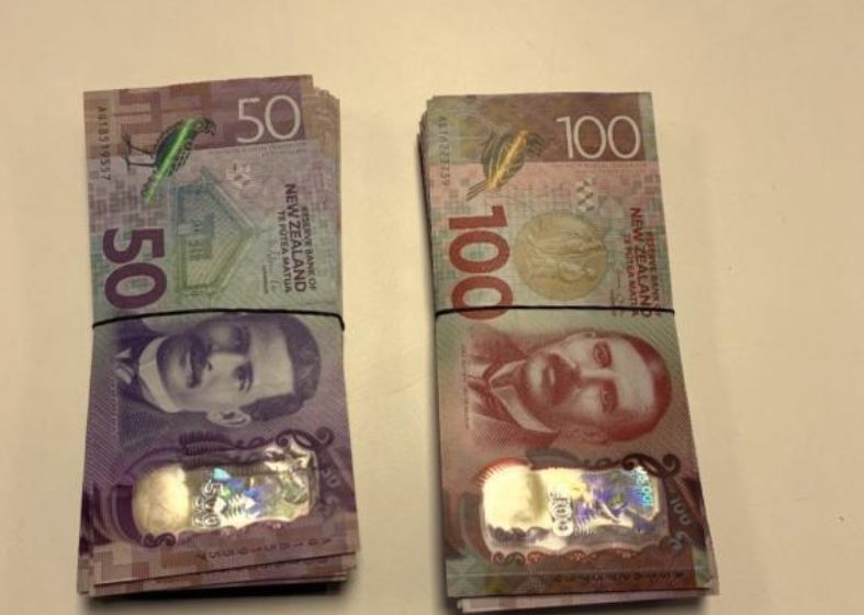 Wellington.Scoop » Police find drugs, cash and weapons during routine ...